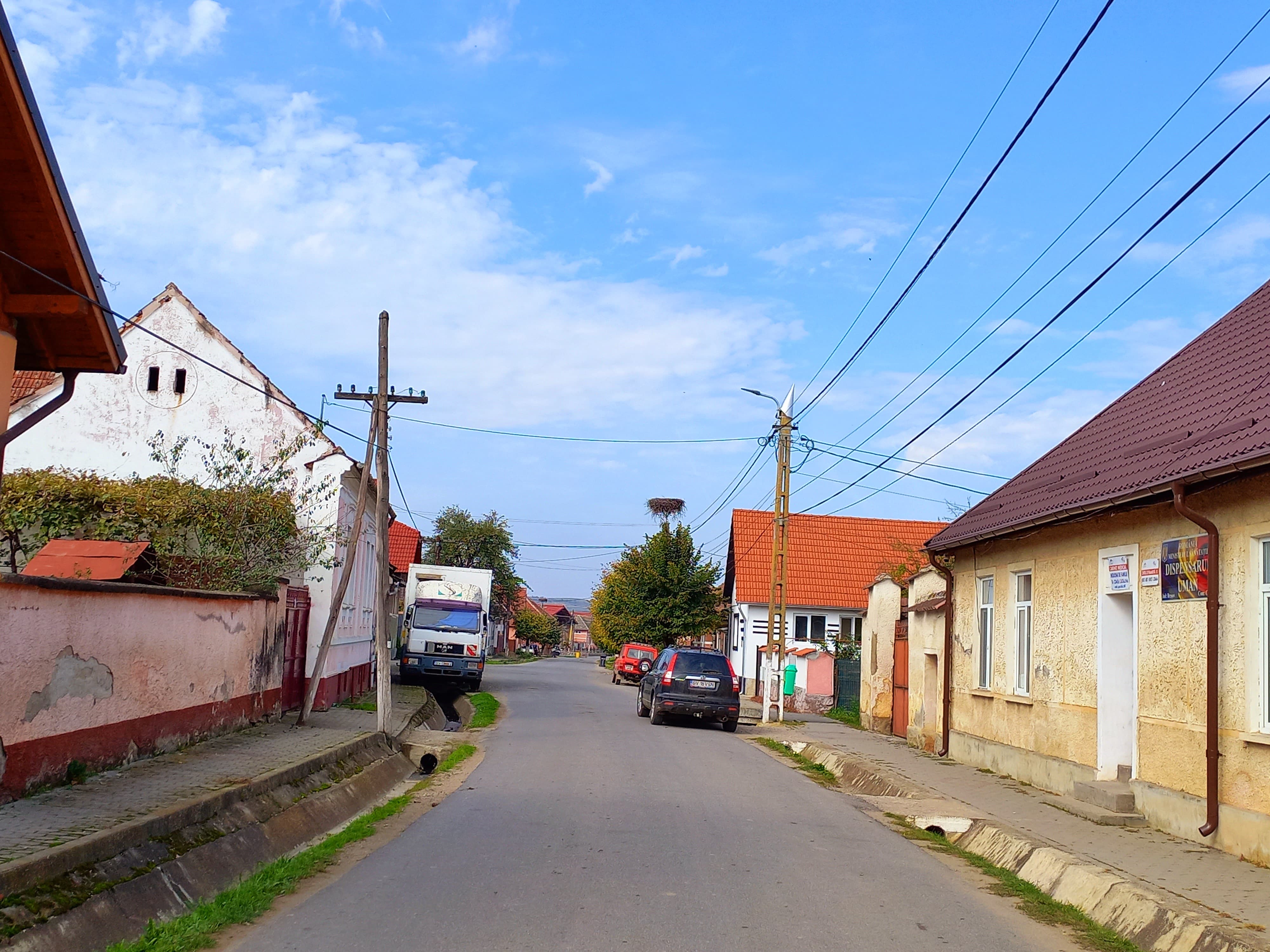 Se modernizează satele. Comăna dă startul și face stații de încărcare a ...